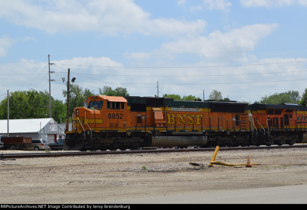 BNSF 8852